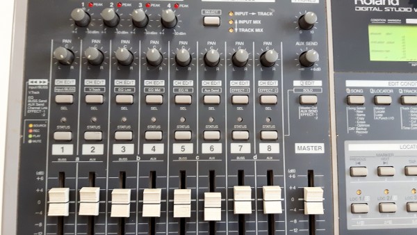 Roland VS880 8 track multi track recorder with effects
